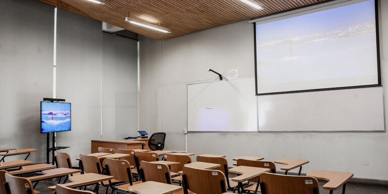 Bose Videobar VB1 Helps Boost University of Chile's Hybrid Learning ...